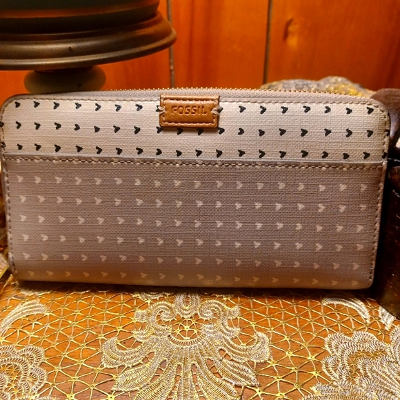 Fossil | Bags | Fossil Zip Around Long Wallet Heart Pattern | Poshmark